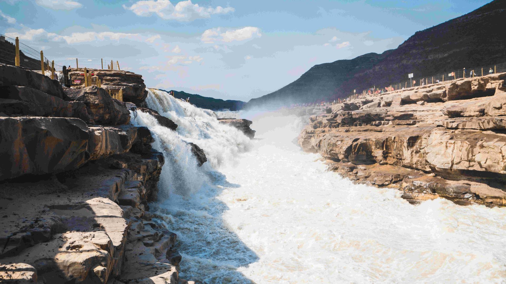 Water in China's Hukou Waterfalls turns clear - CGTN
