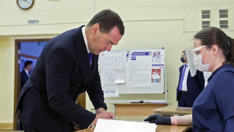 Vote on Russia's constitutional reforms begins amid COVID-19 pandemic ...
