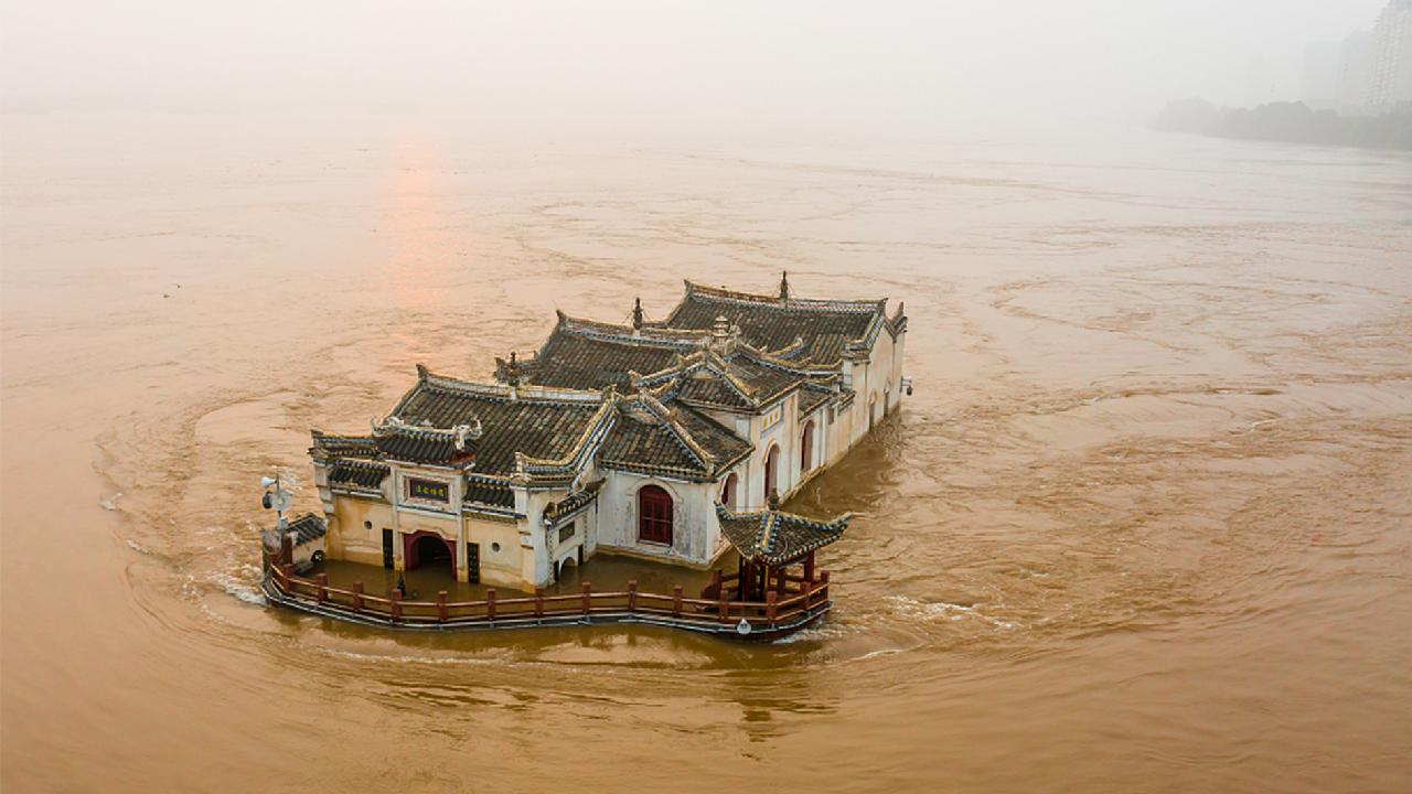 700-year-old Chinese pavilion withstands Yangtze River flood - CGTN