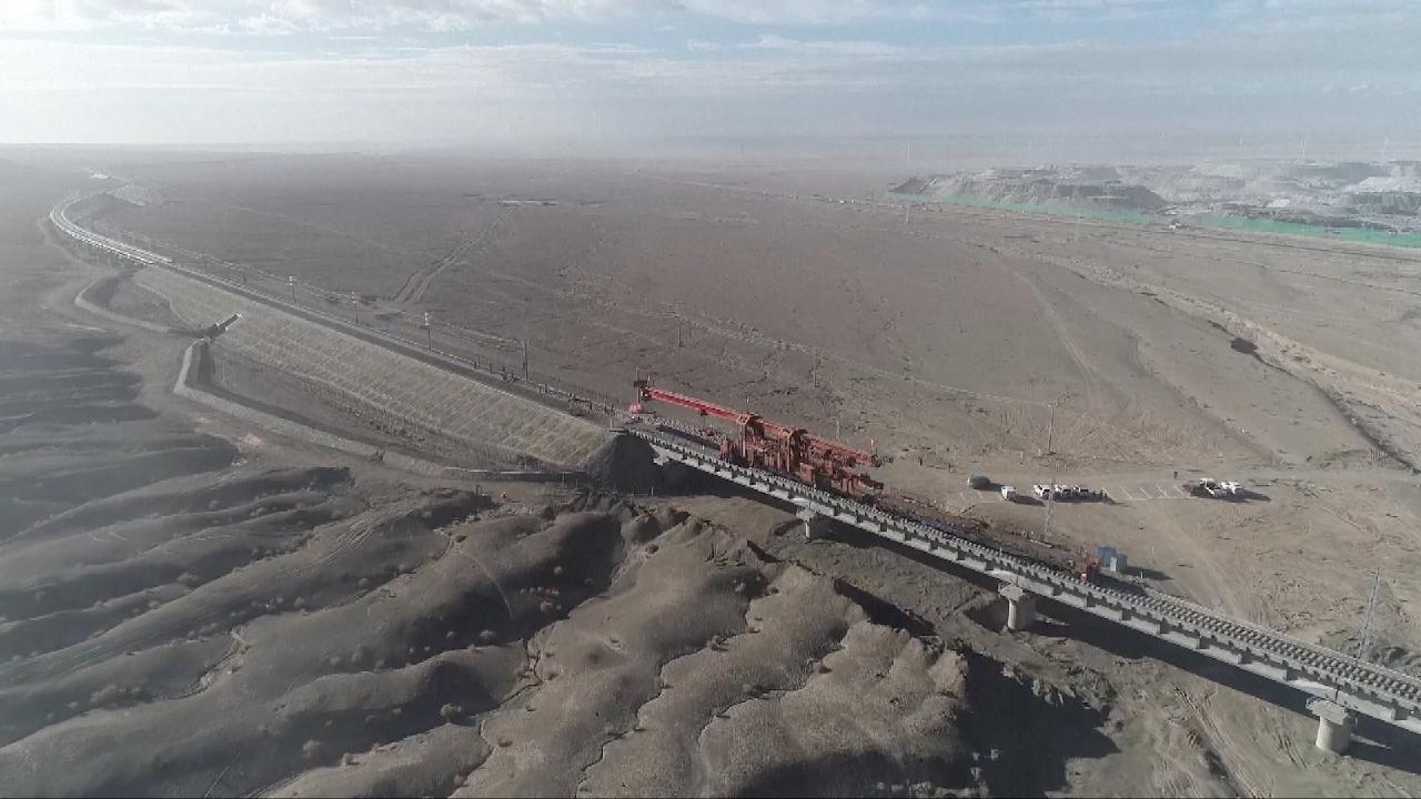Golmud-Korla Railway completes track-laying in NW China - CGTN
