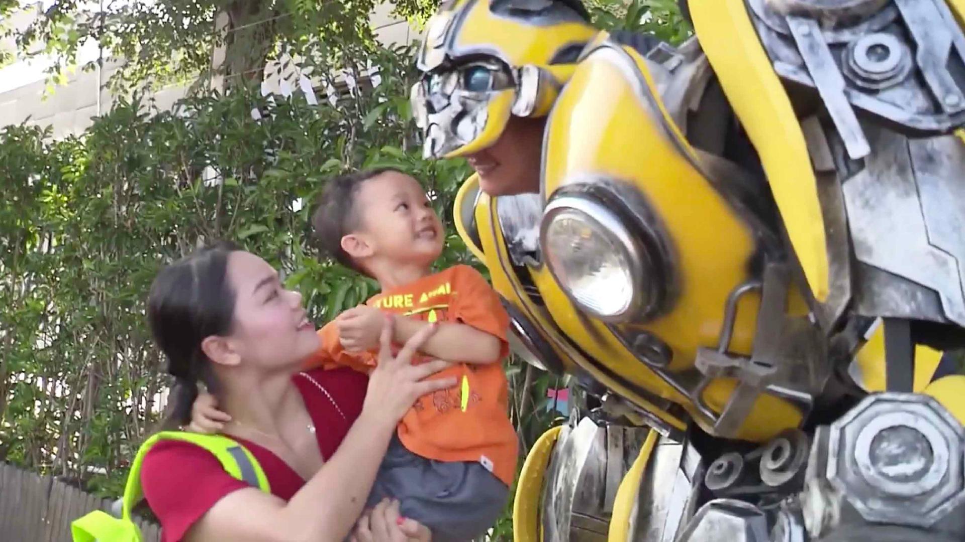 Chinese father wears self-made 'Transformers' costume to surprise son ...