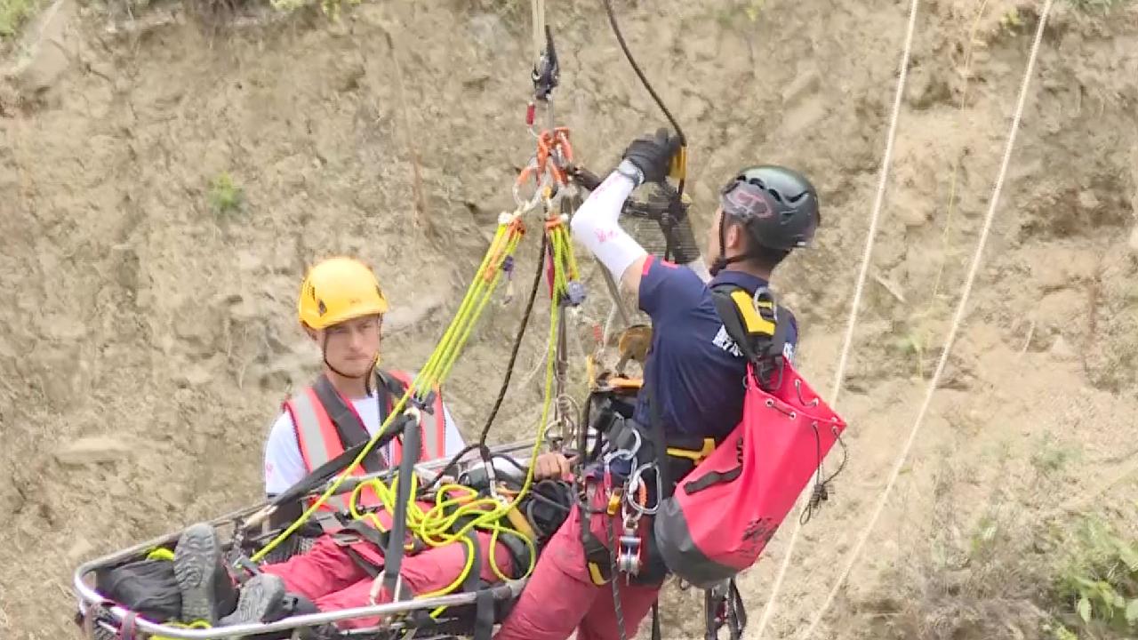 Rescue teams compete in a lifeline rope skills competition in SW China ...