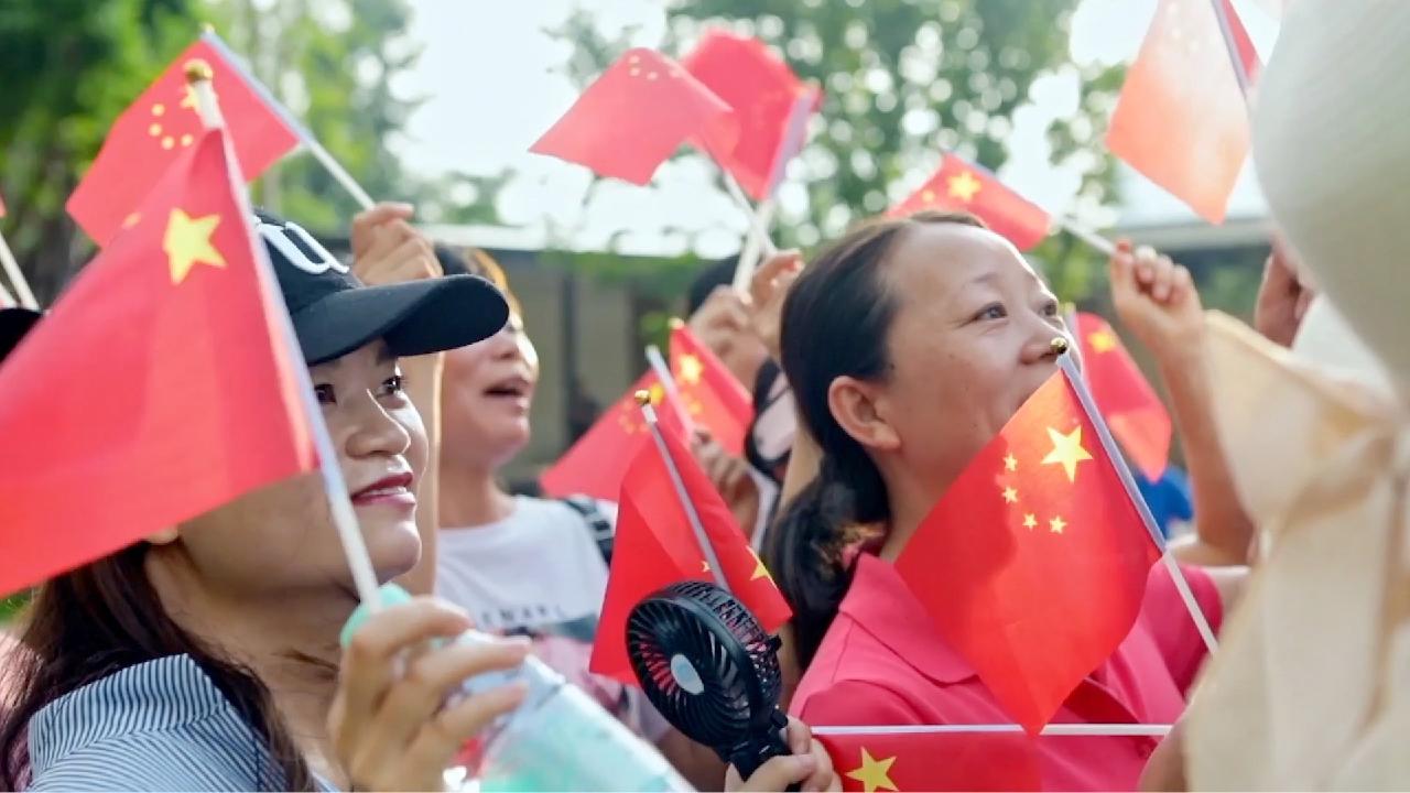 Shenzhen celebrates China's National Day with creative flash mob - CGTN