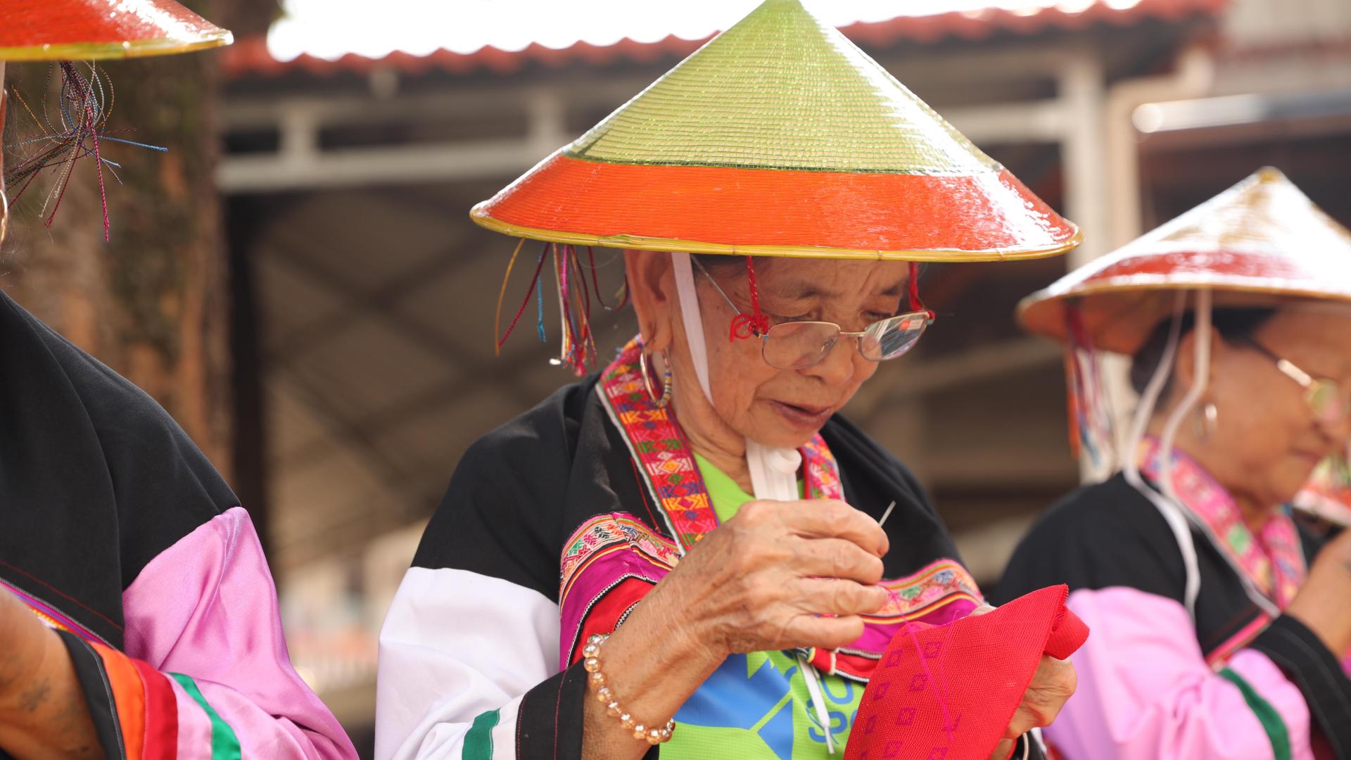 Huayao Dai embroidery: The art beyond beautiful - CGTN