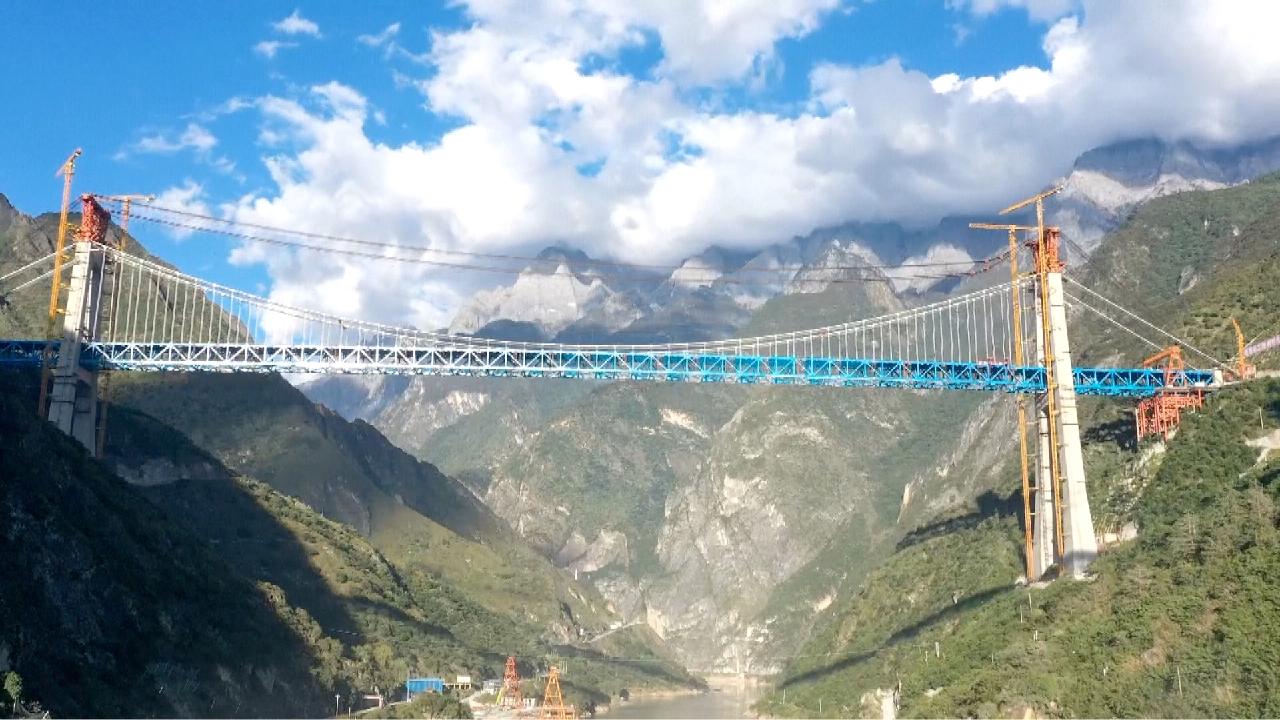 Time-lapse video shows completion of mega bridge on China's railway - CGTN