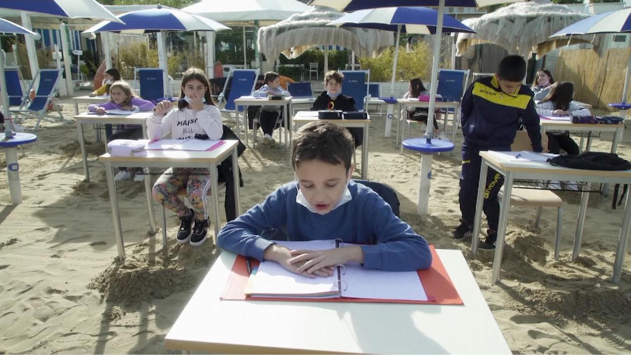 School children in Italy take classes at the beach - CGTN