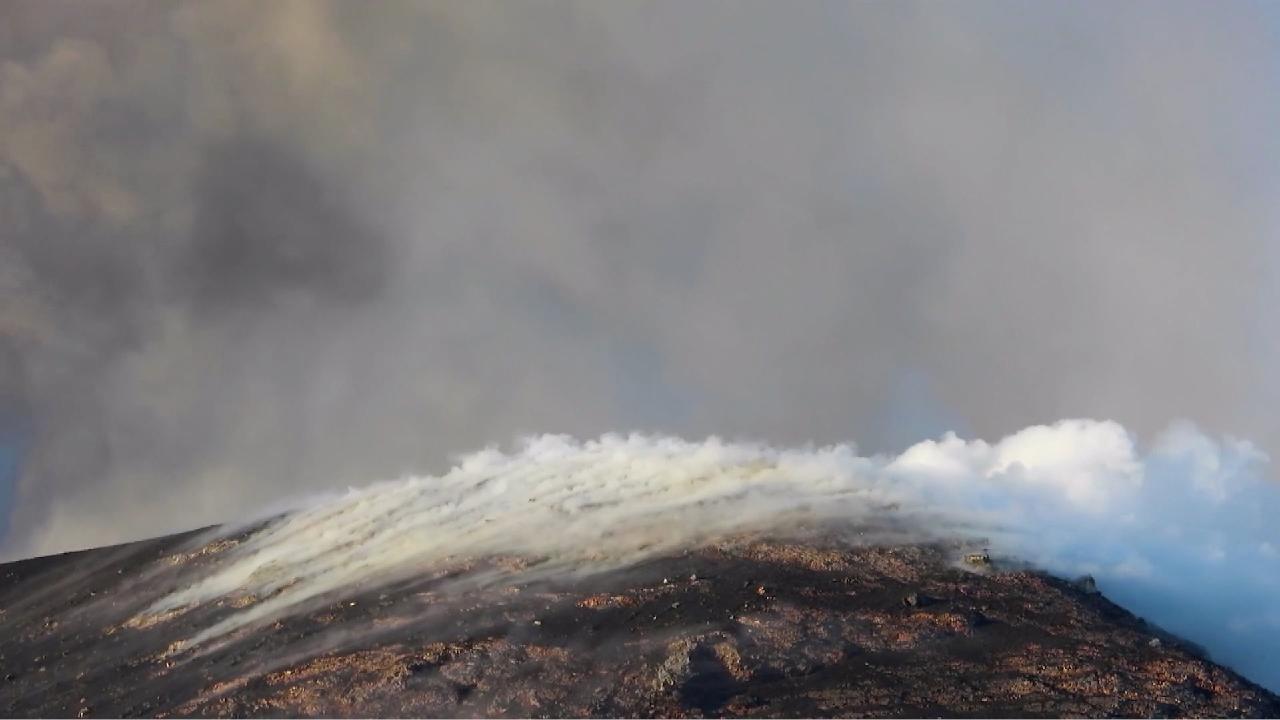 Amazing close-up footage shows volcano eruption at sunset - CGTN