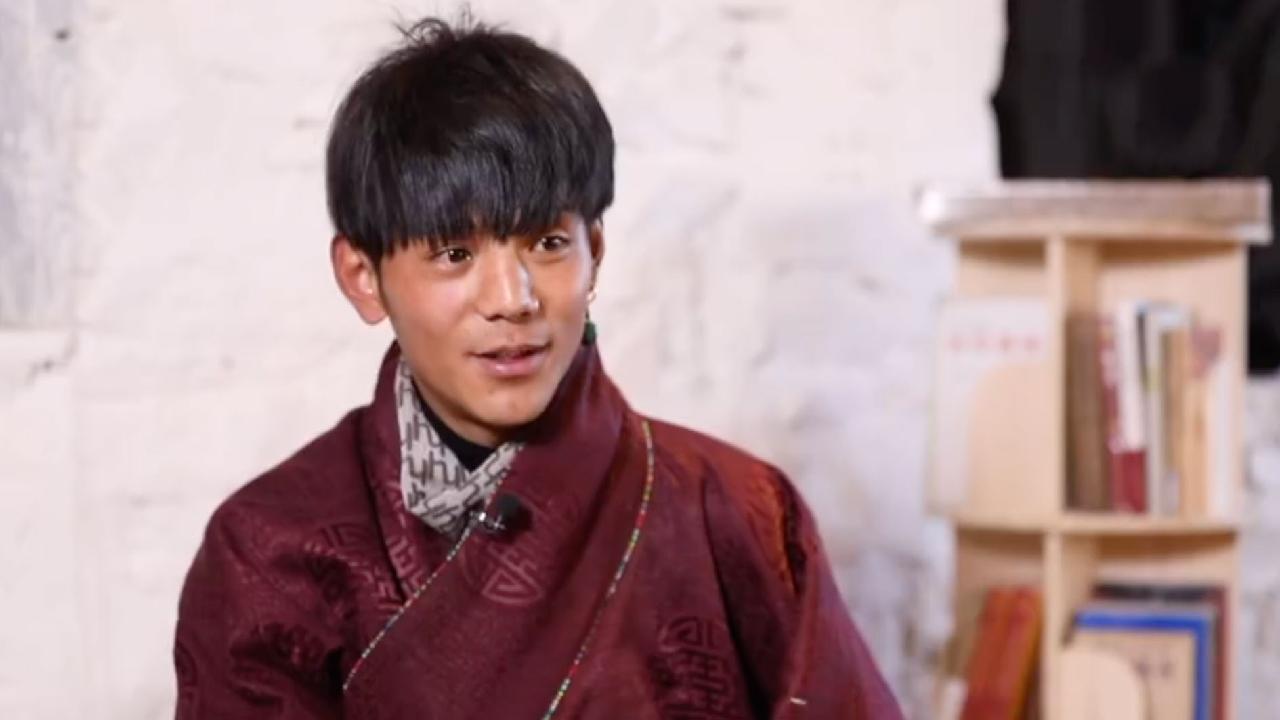 Chinese online star Tenzin sings during CGTN interview - CGTN