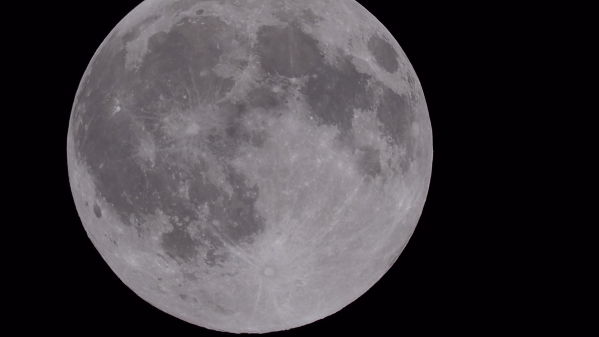 2020's final full 'Cold Moon' captured above the skies of Kent, UK - CGTN