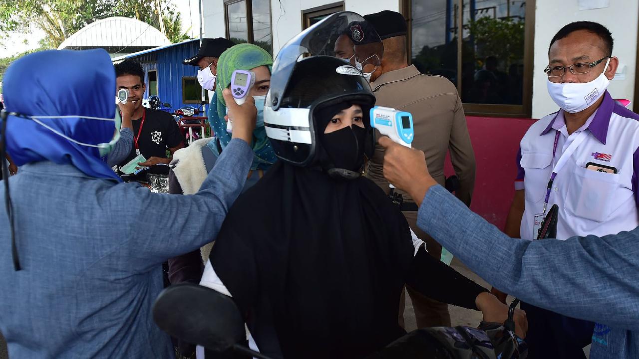 Bangkok imposes partial lockdowns as COVID-19 cases surge - CGTN