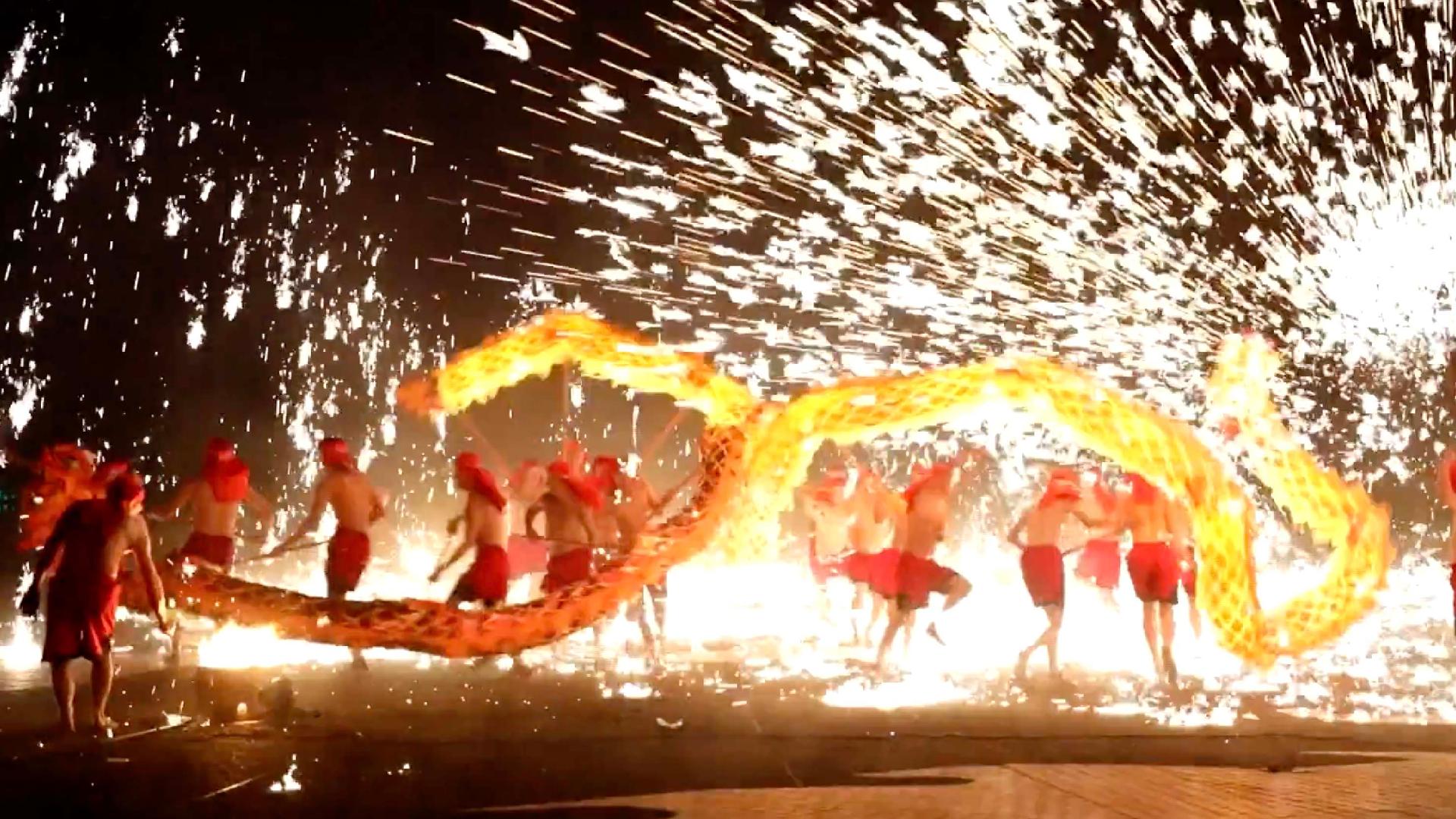 Fire dragon performance in SW China enthralls viewers - CGTN