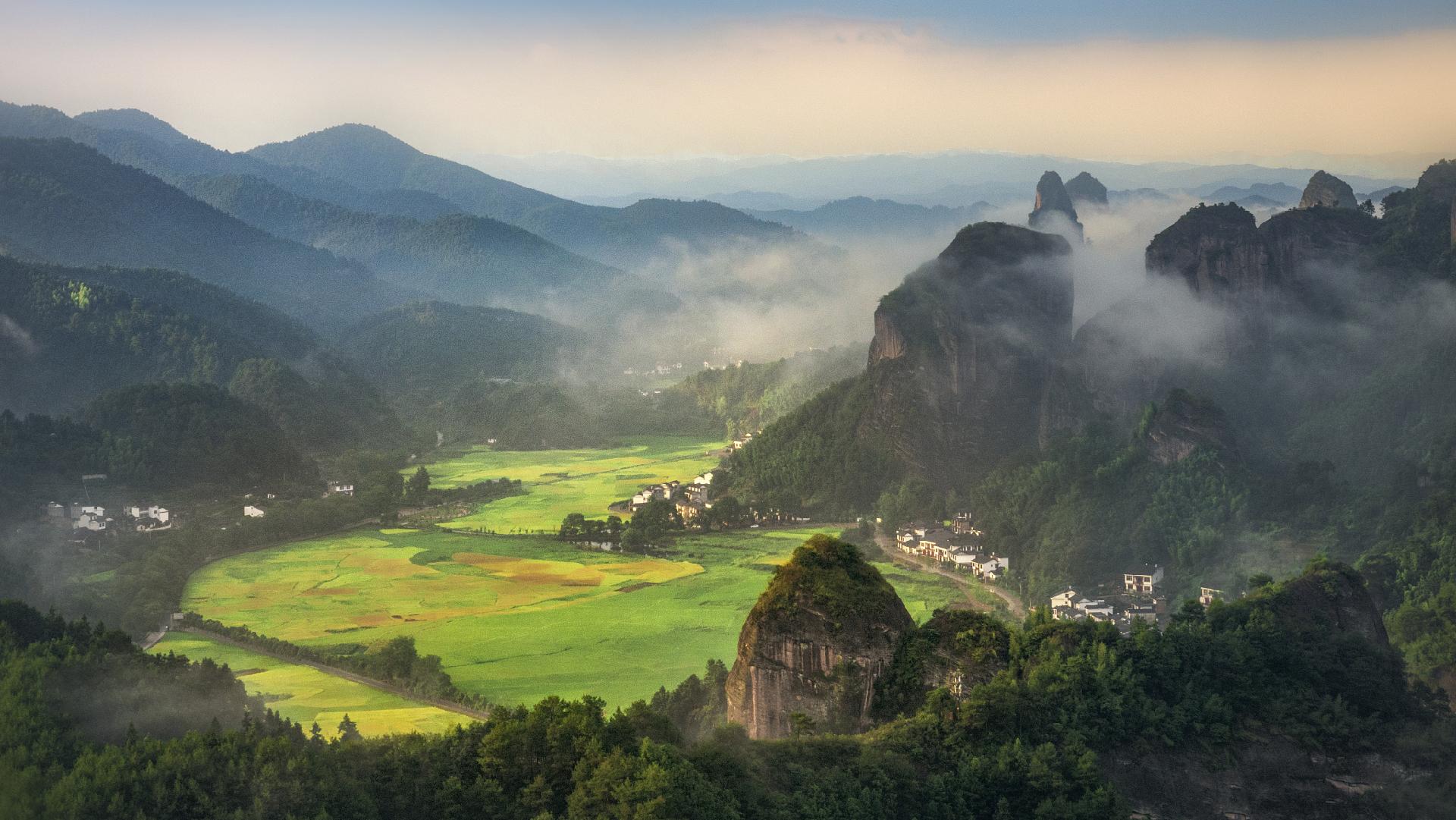 Sea of clouds envelopes Langshan Mountain in central China's Hunan - CGTN