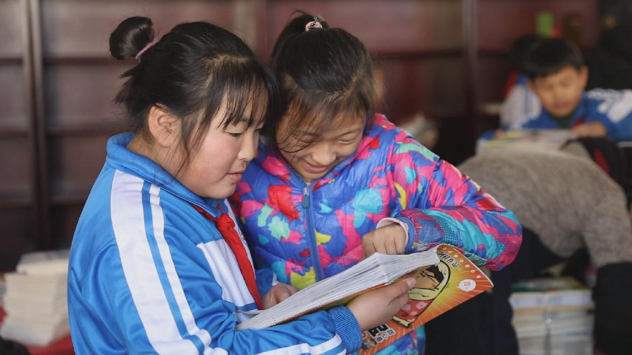 Center aims to build better reading skills among migrant children - CGTN