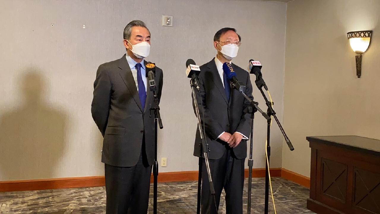 Yang Jiechi, Wang Yi meet with Chinese media after China-U.S. dialogue ...
