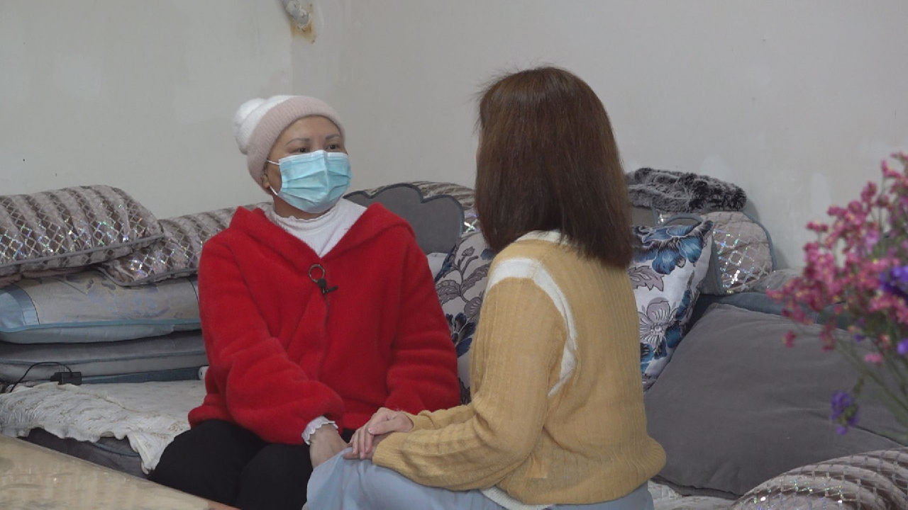 Woman battling cancer wants to continue paying it forward - CGTN