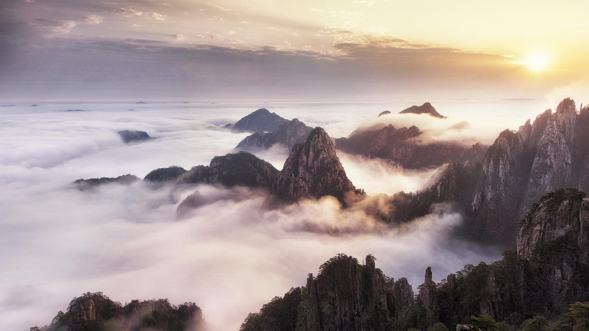 Clouds wrap mystical peaks of Mt. Huangshan - CGTN
