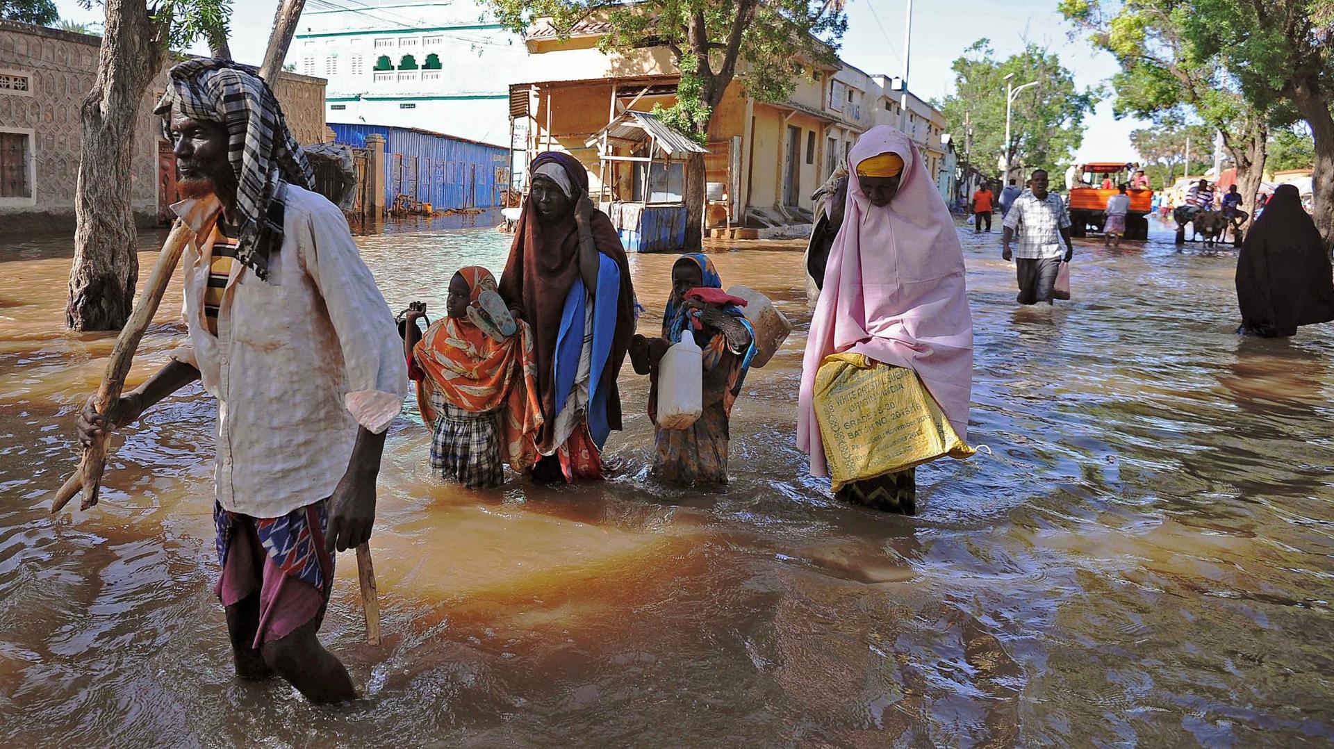 Floods in Somalia lead hundreds displaced, farmlands destroyed - CGTN