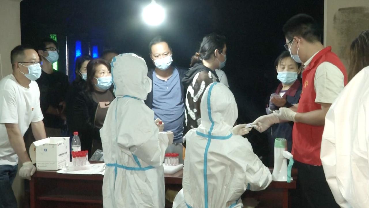 Medical workers conduct massive testing overnight in E China - CGTN