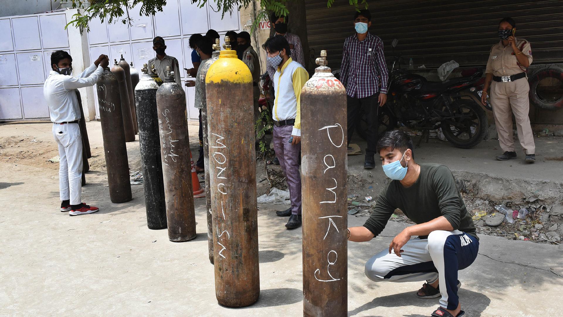 Indian capital Delhi sets up oxygen concentrator banks - CGTN
