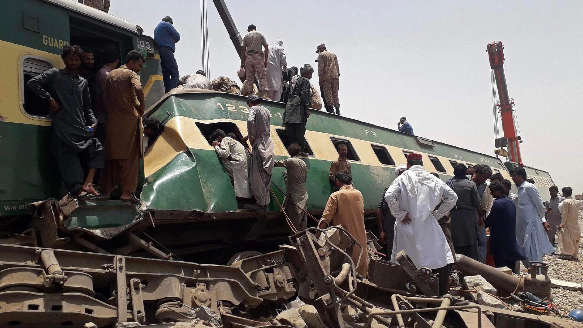 At least 38 killed, over 100 injured in Pakistan train accident - CGTN