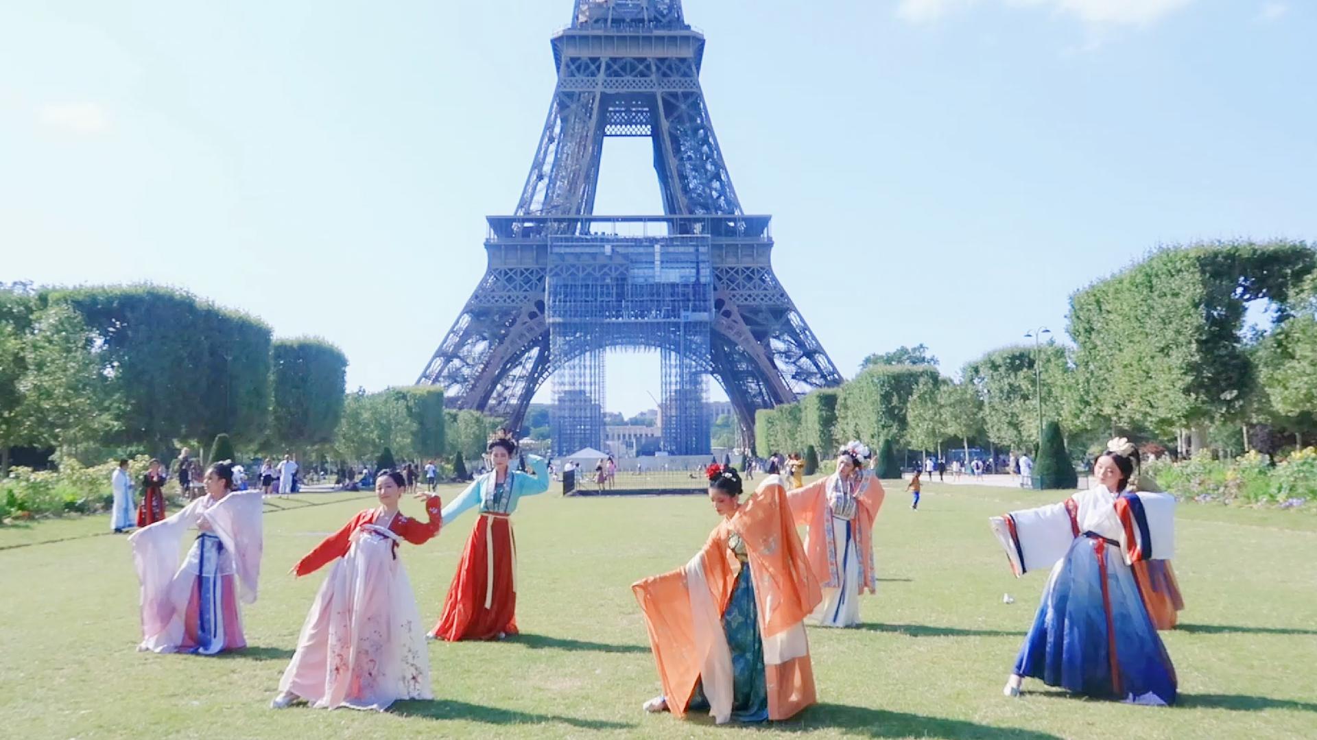 Hanfu fans dance Chinese calisthenics in traditional outfit Ep. 2 - CGTN
