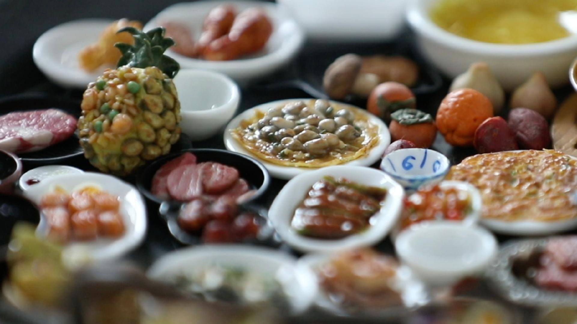 Artist discovers 'self-value' by creating miniature food replicas - CGTN