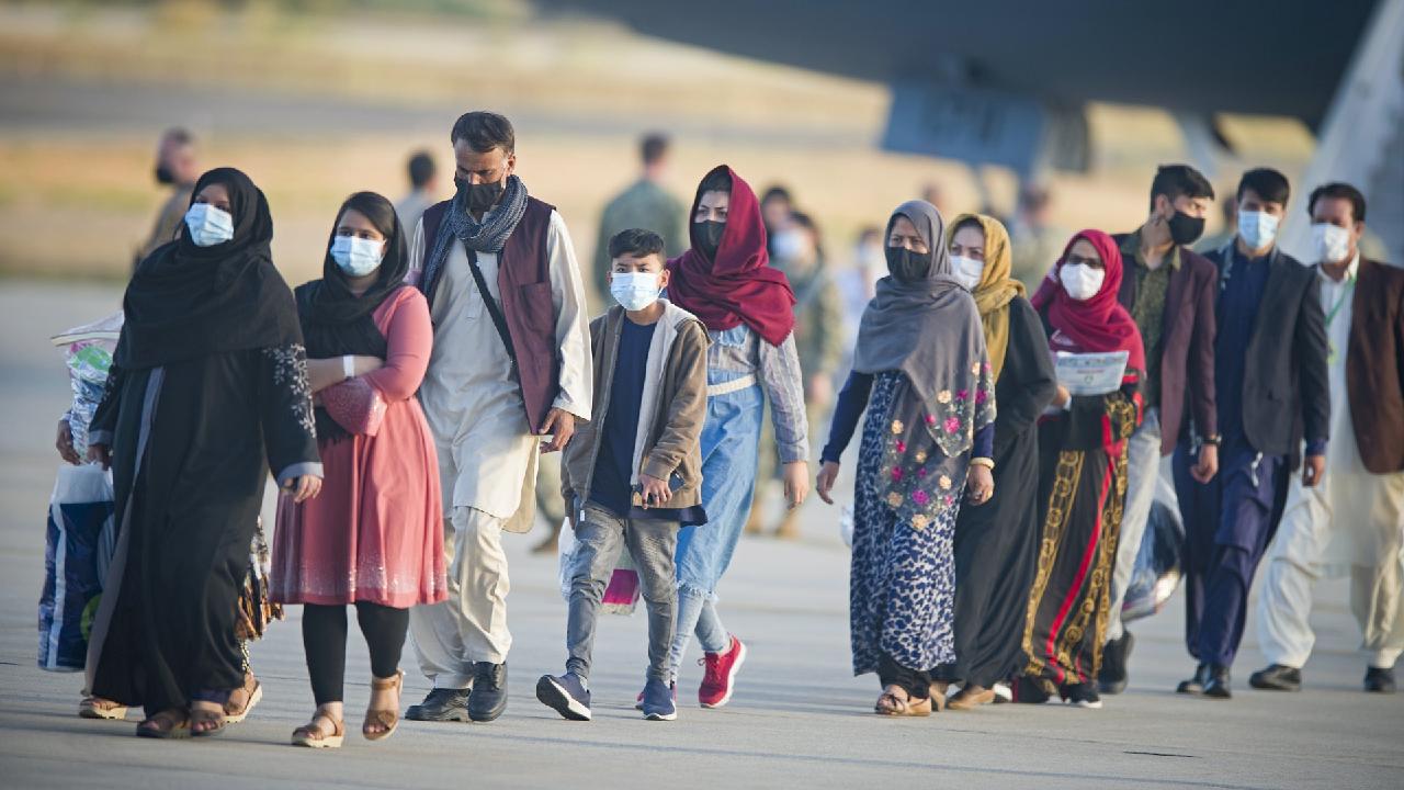 Iran closes border crossing to keep out Afghan refugees - CGTN