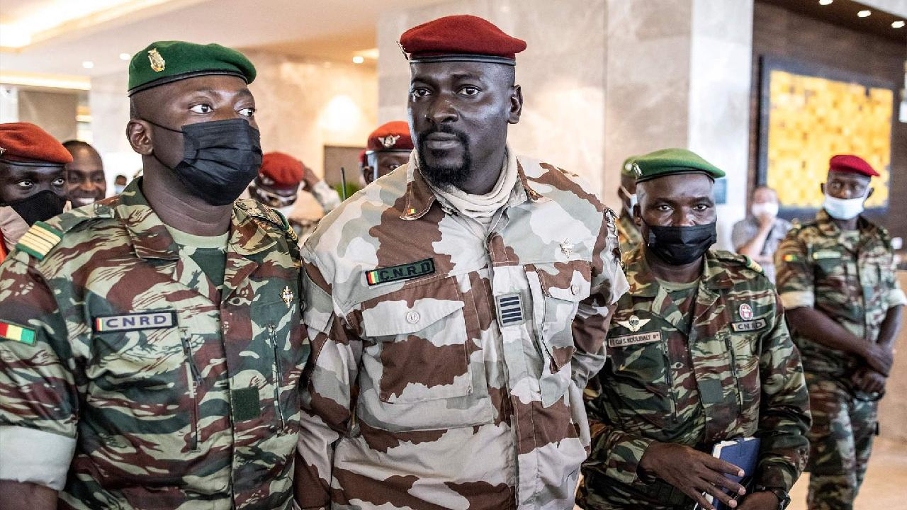 Guinea coup leader sworn in as interim president - CGTN