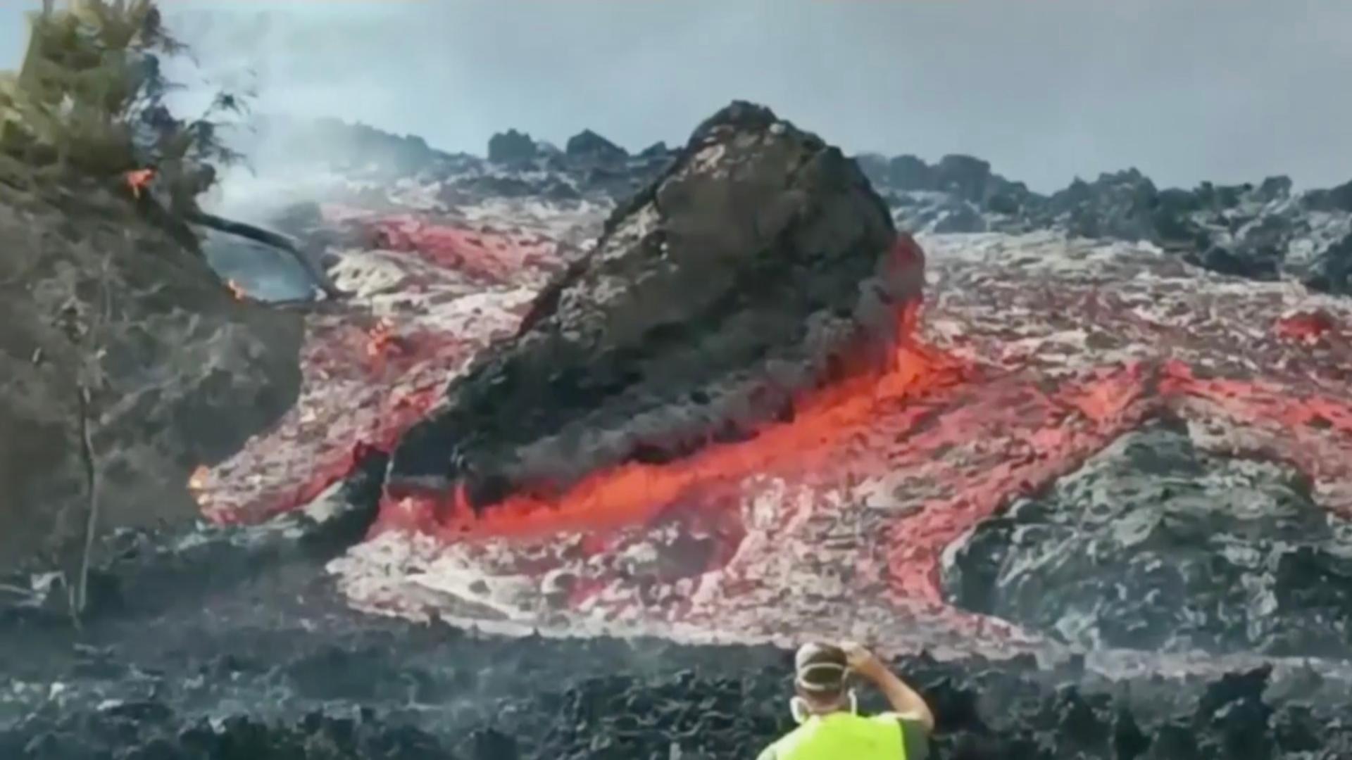 Lava river carries blocks of molten rock down La Palma volcano - CGTN