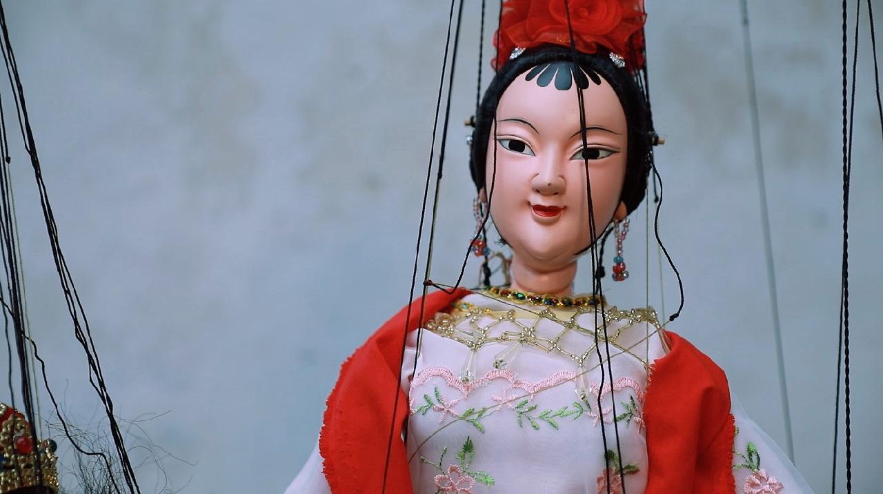 Young puppet masters perform at the Wuzhen Theatre Festival - CGTN