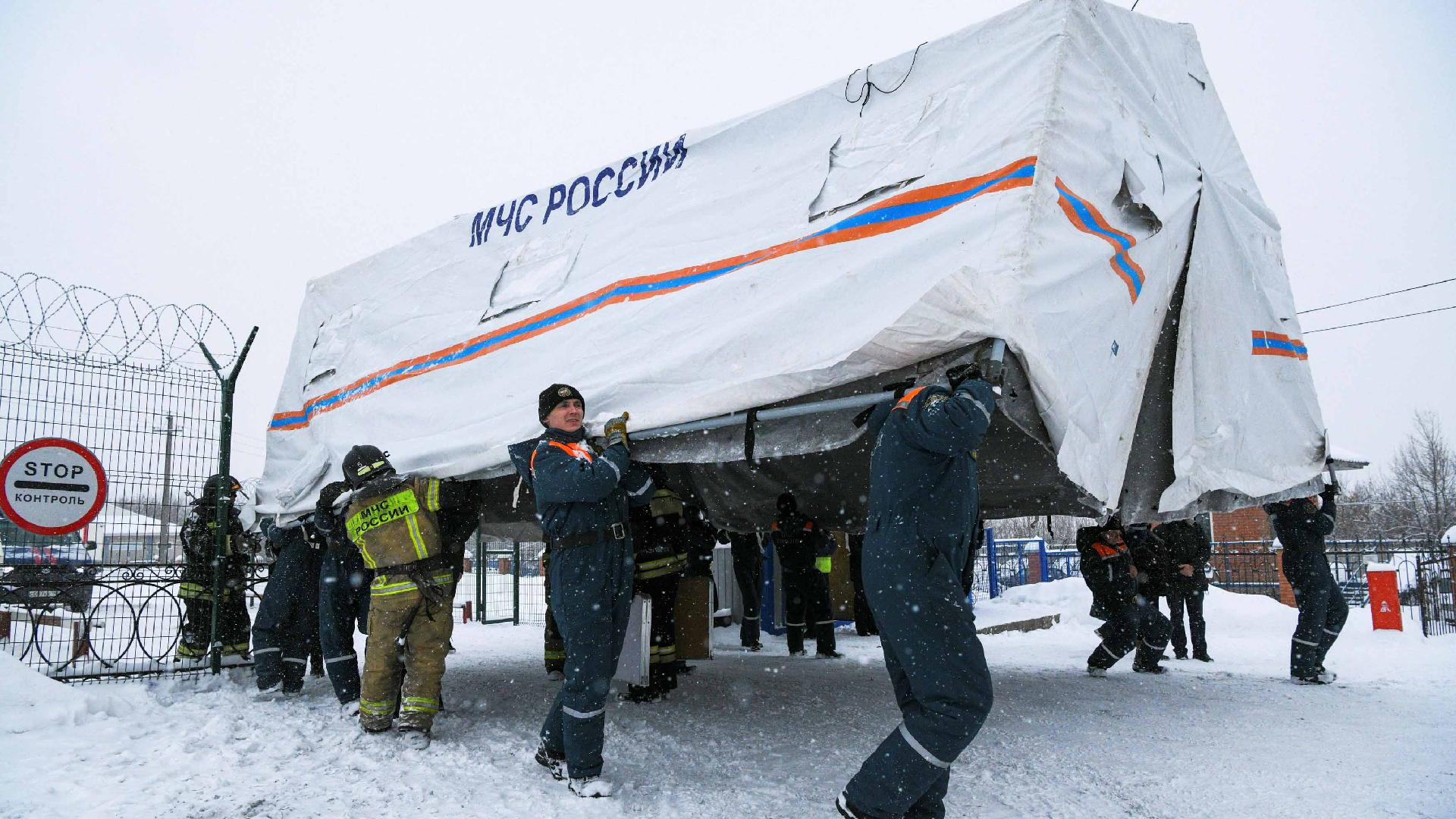 Russian rescuers halt operation over explosion risk, at least 11 dead ...