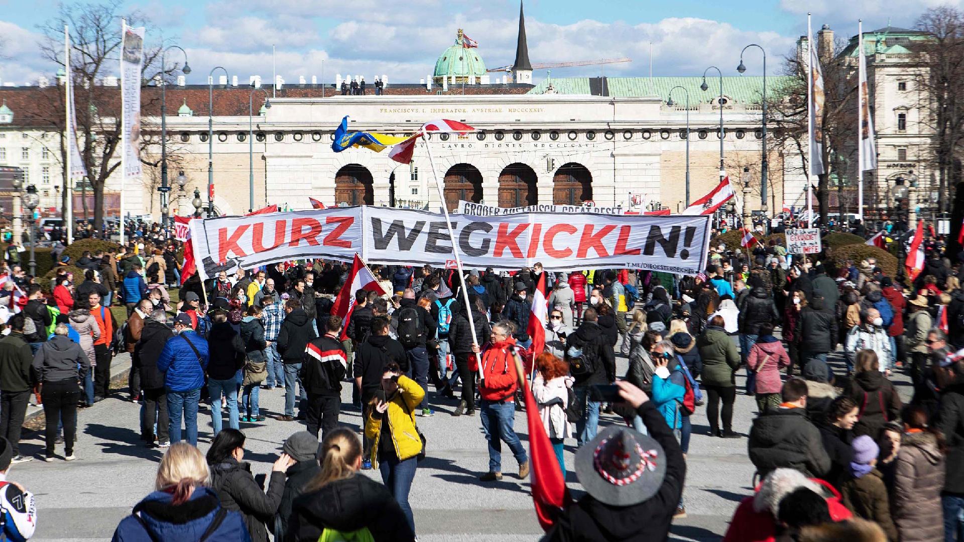 Thousands protest in Vienna against COVID-19 measures - CGTN
