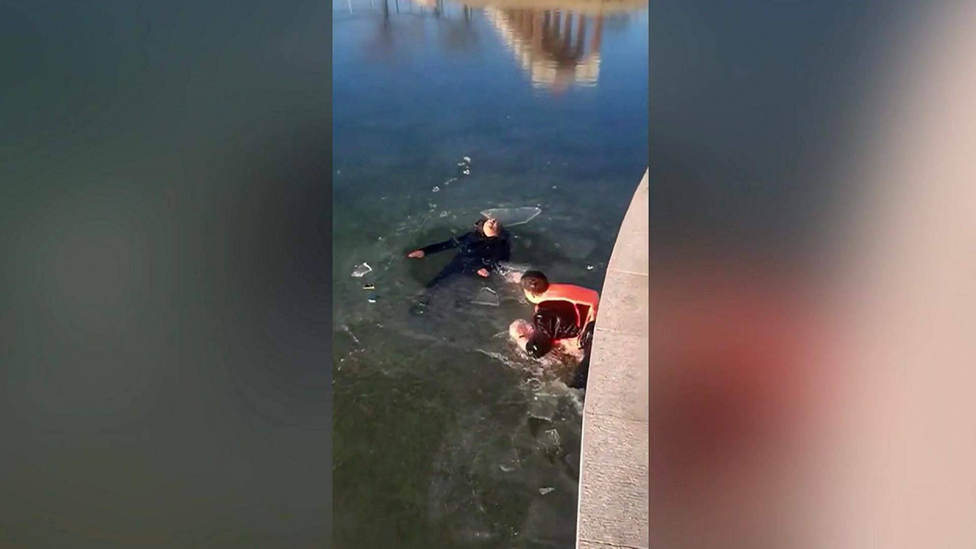Policemen rescue drowning man from icy water in E China - CGTN