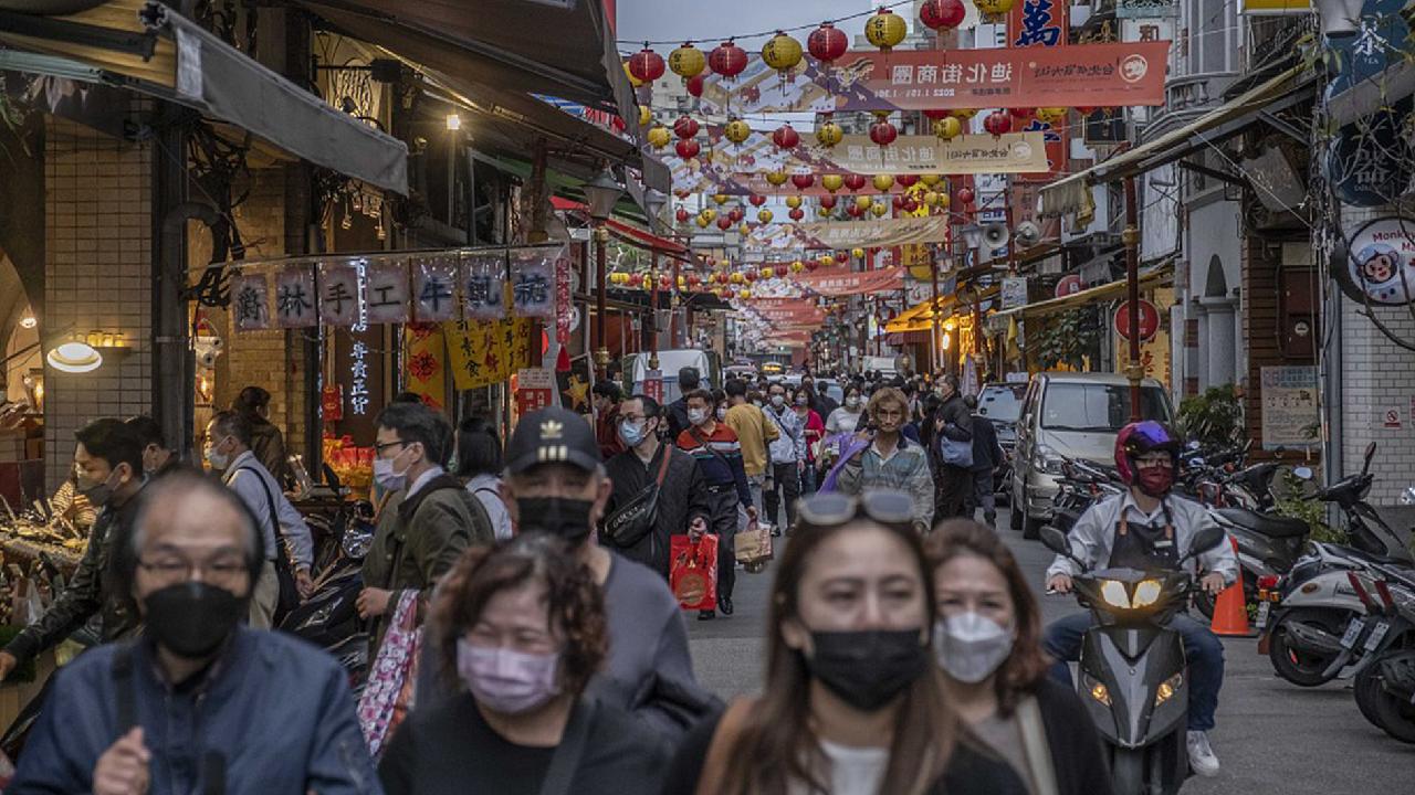 Taiwan locals return for Spring Festival family reunions - CGTN