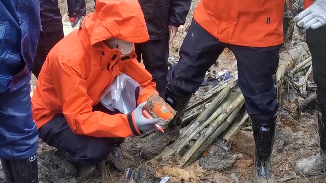 Exclusive video shows first black box recovered - CGTN