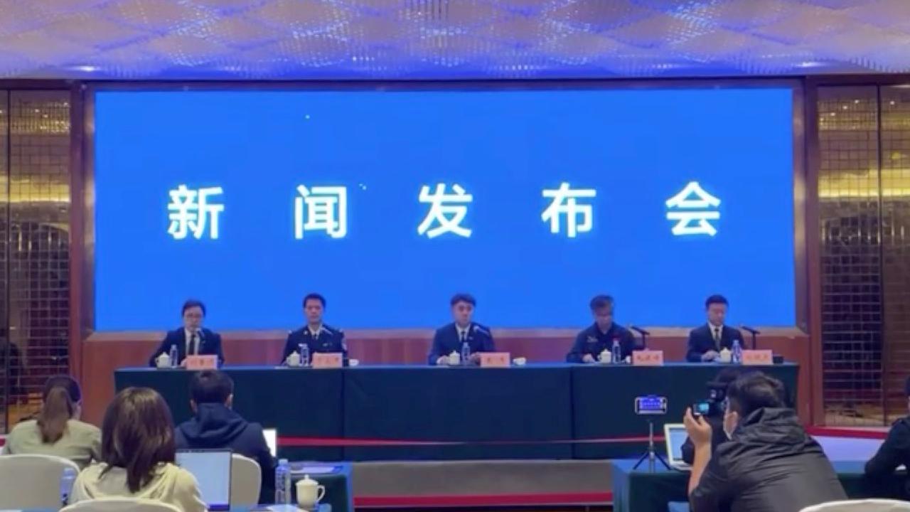 Officials brief press on progress of MU5735 search and rescue work - CGTN
