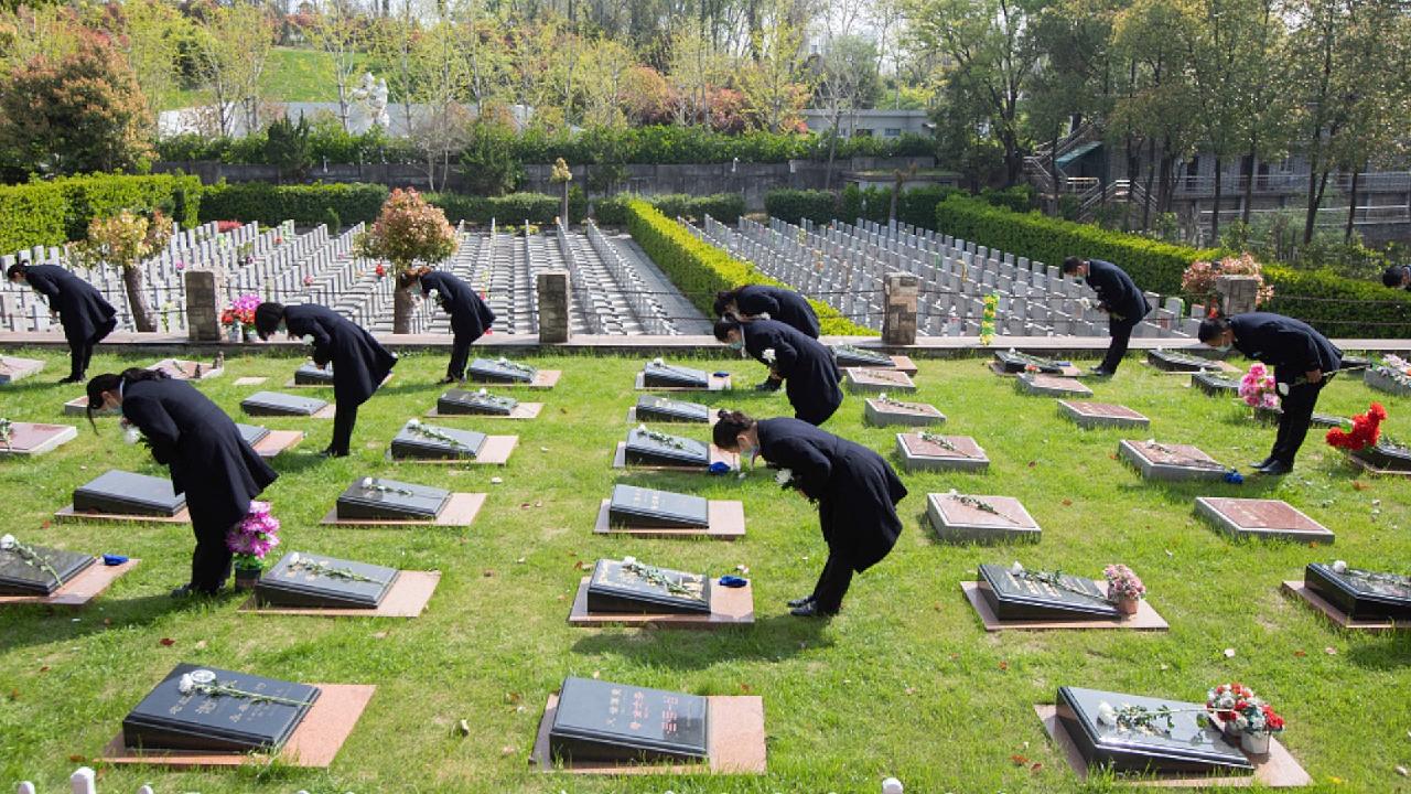 Chinese turn to online memorial services amid pandemic measures - CGTN