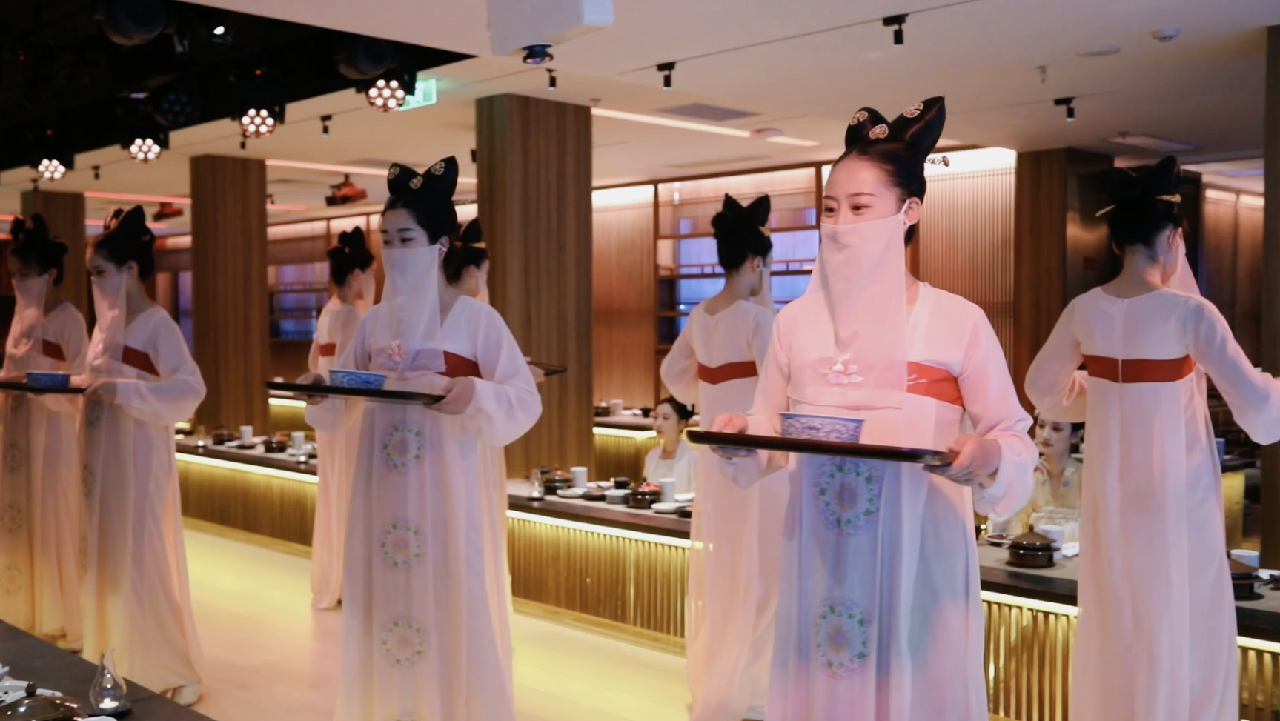 Enjoy the immersive experience of an ancient Chinese 'palace banquet ...