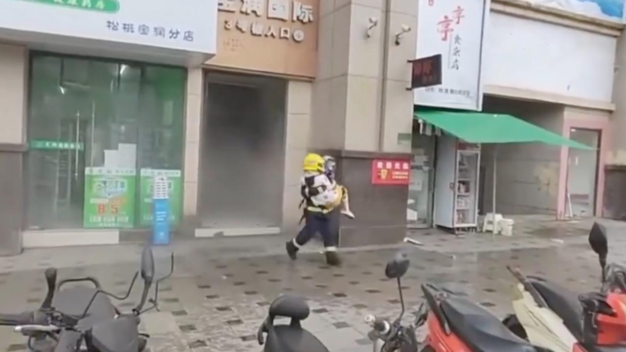 Firefighter retches after sprinting to save girl from burning tower - CGTN