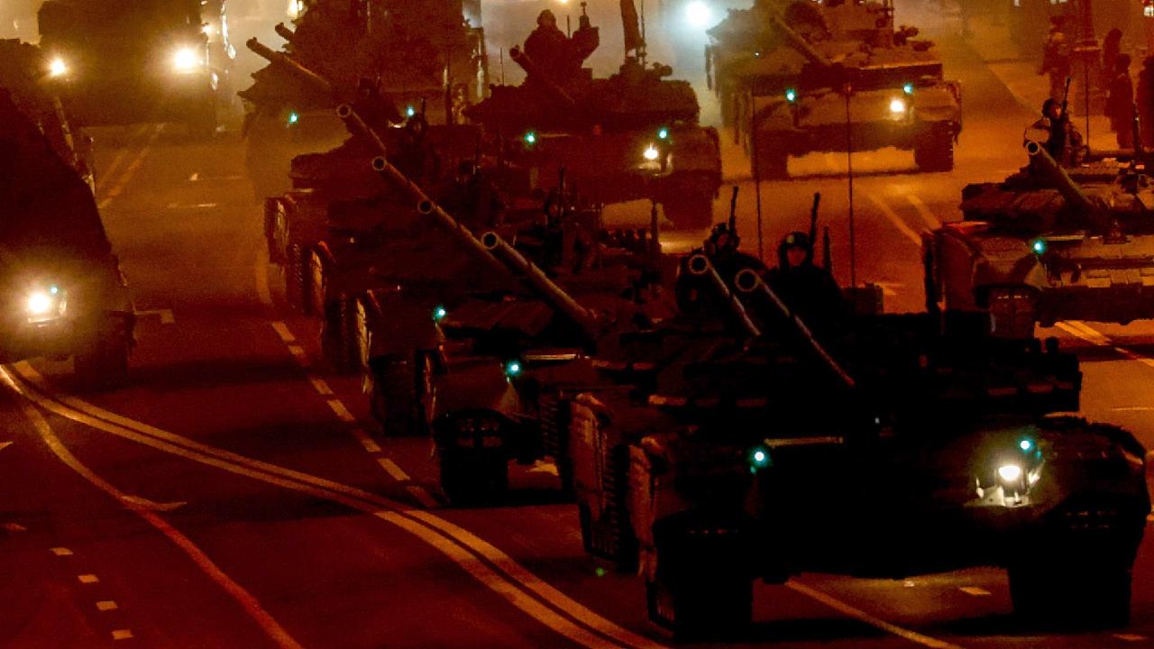 Russian troops hold Victory Day military parade rehearsal at night - CGTN