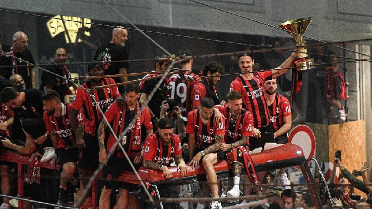 AC Milan celebrate Serie A triumph with open top bus parade - CGTN