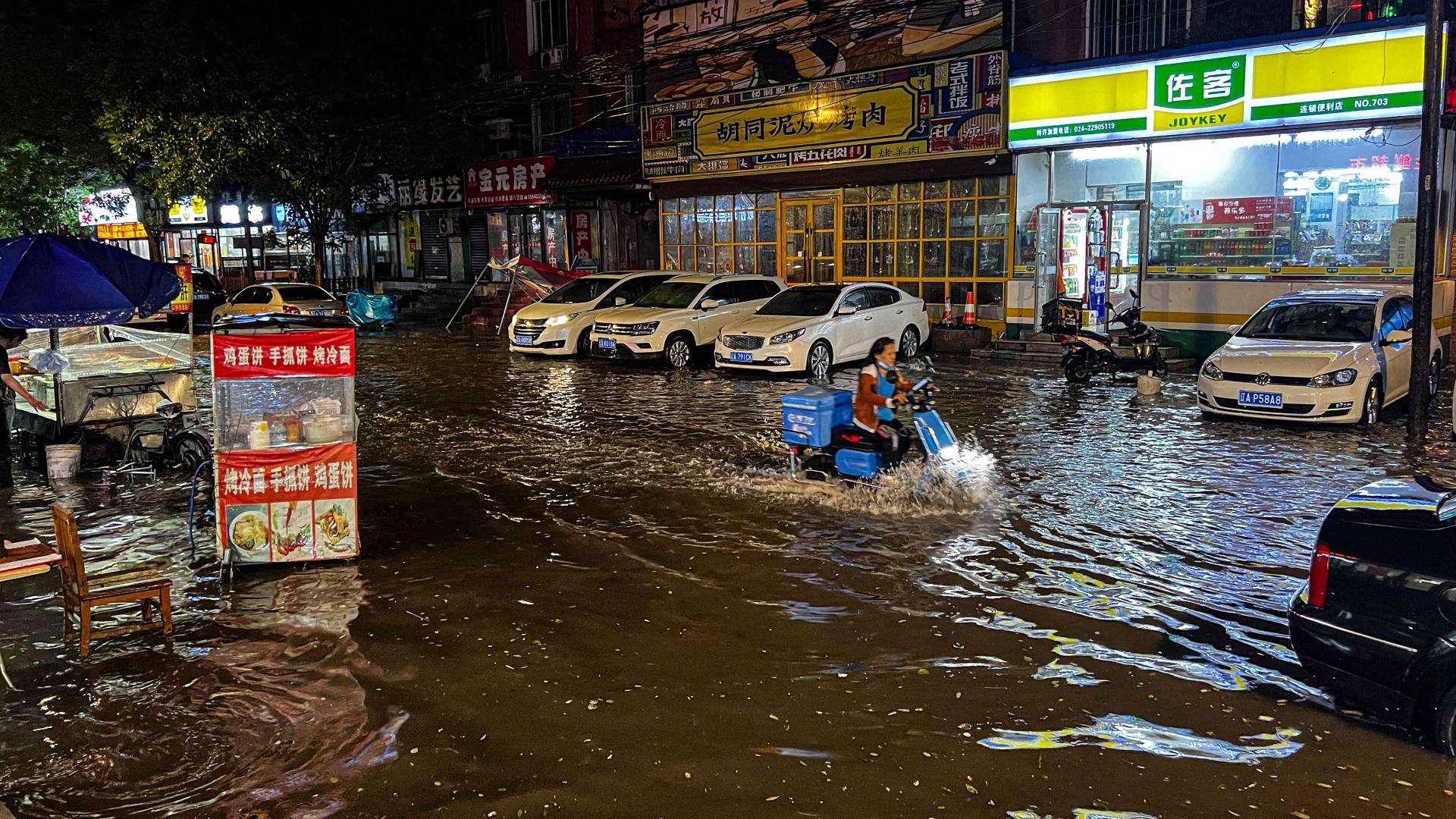 Heavy downpours hit most parts of China - CGTN