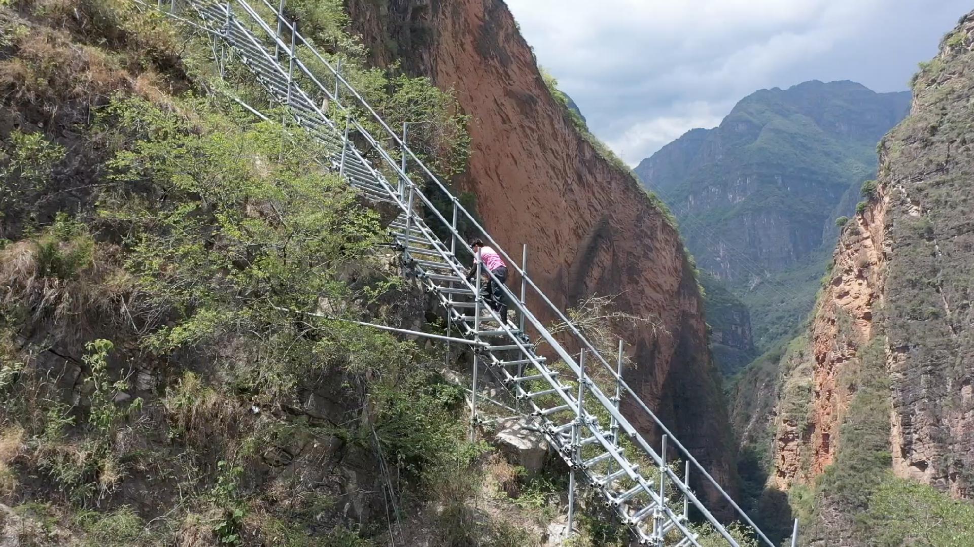 My account on China: Cliff village's fight against poverty - CGTN