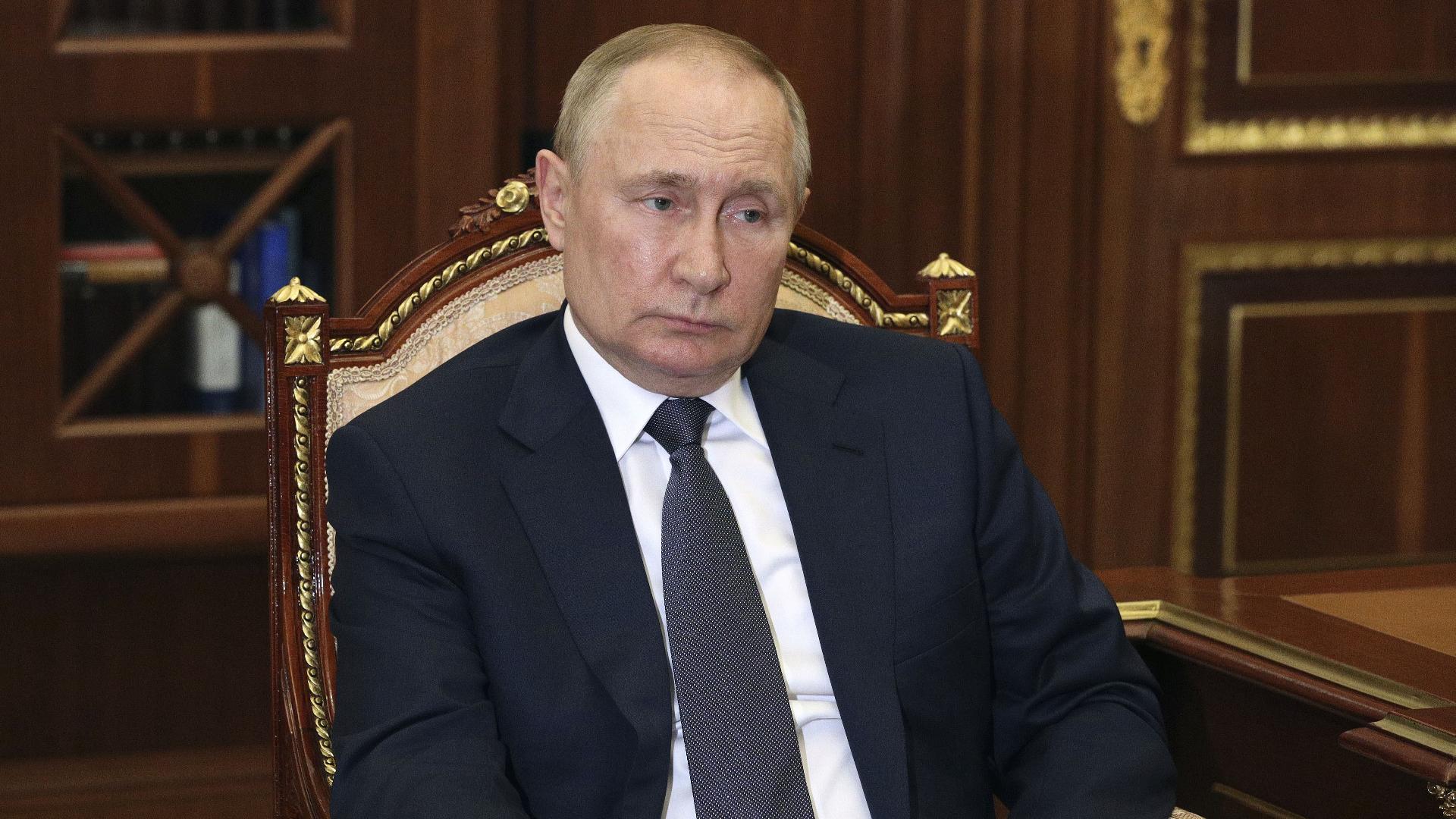 Putin offers all Ukrainians simplified path to Russian citizenship - CGTN