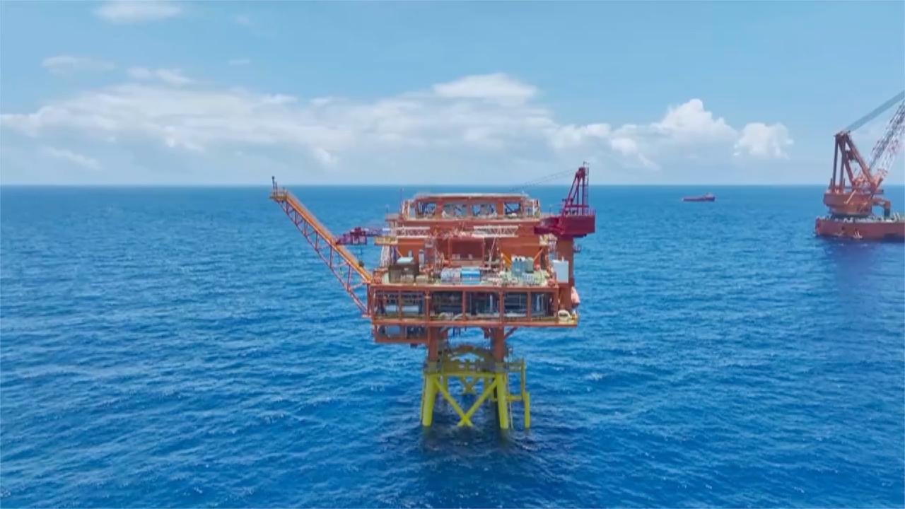 China builds first unmanned offshore oil rig in South China Sea - CGTN