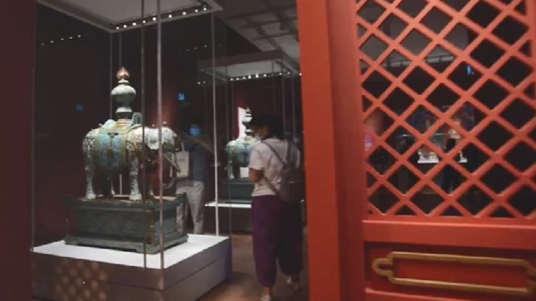 Hundreds of national treasures from Beijing on display in Hong Kong - CGTN