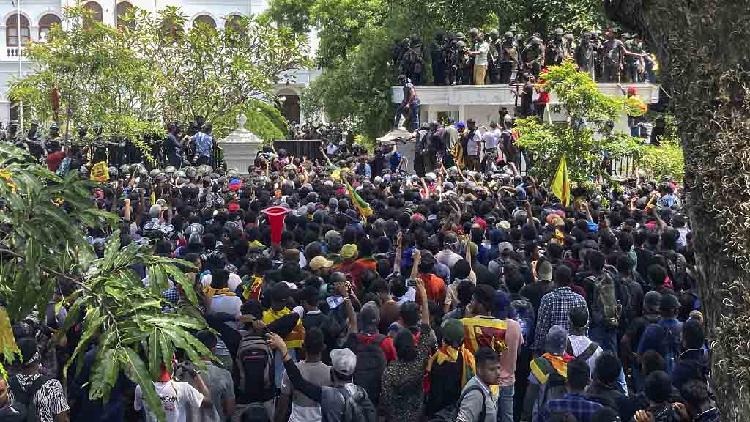 Expert: Political turmoil and worst economic crisis hold nation back - CGTN