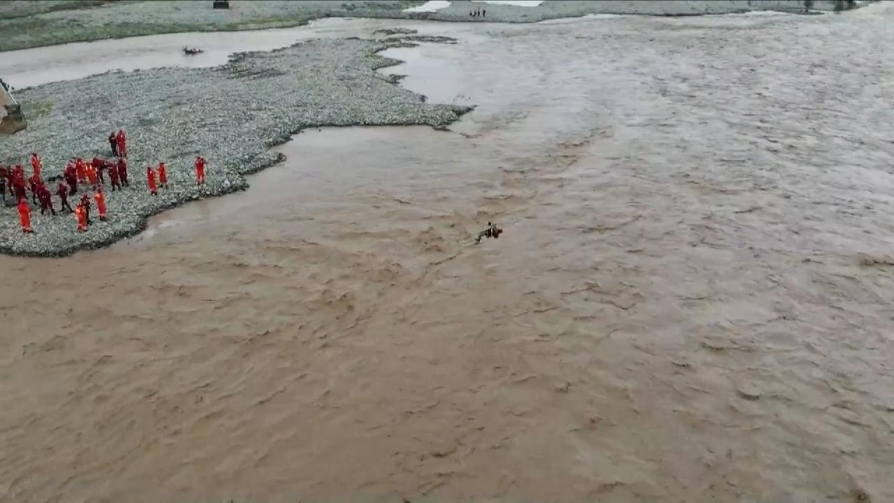 2 men trapped on islet amid heavy rain rescued in Gansu - CGTN