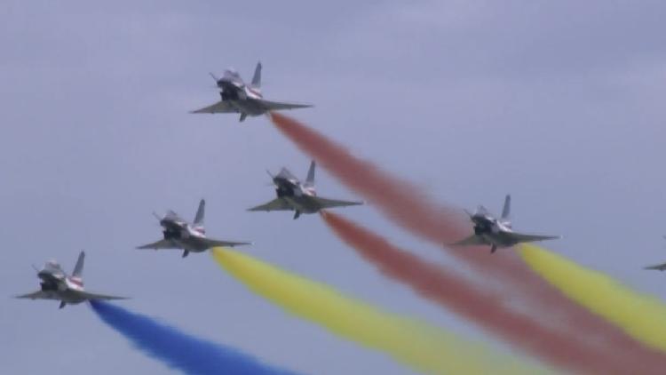 Aerobatic performance wows audience at 2022 Changchun Airshow - CGTN