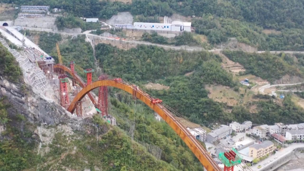 Connection of large-span highway bridge completed in SW China - CGTN